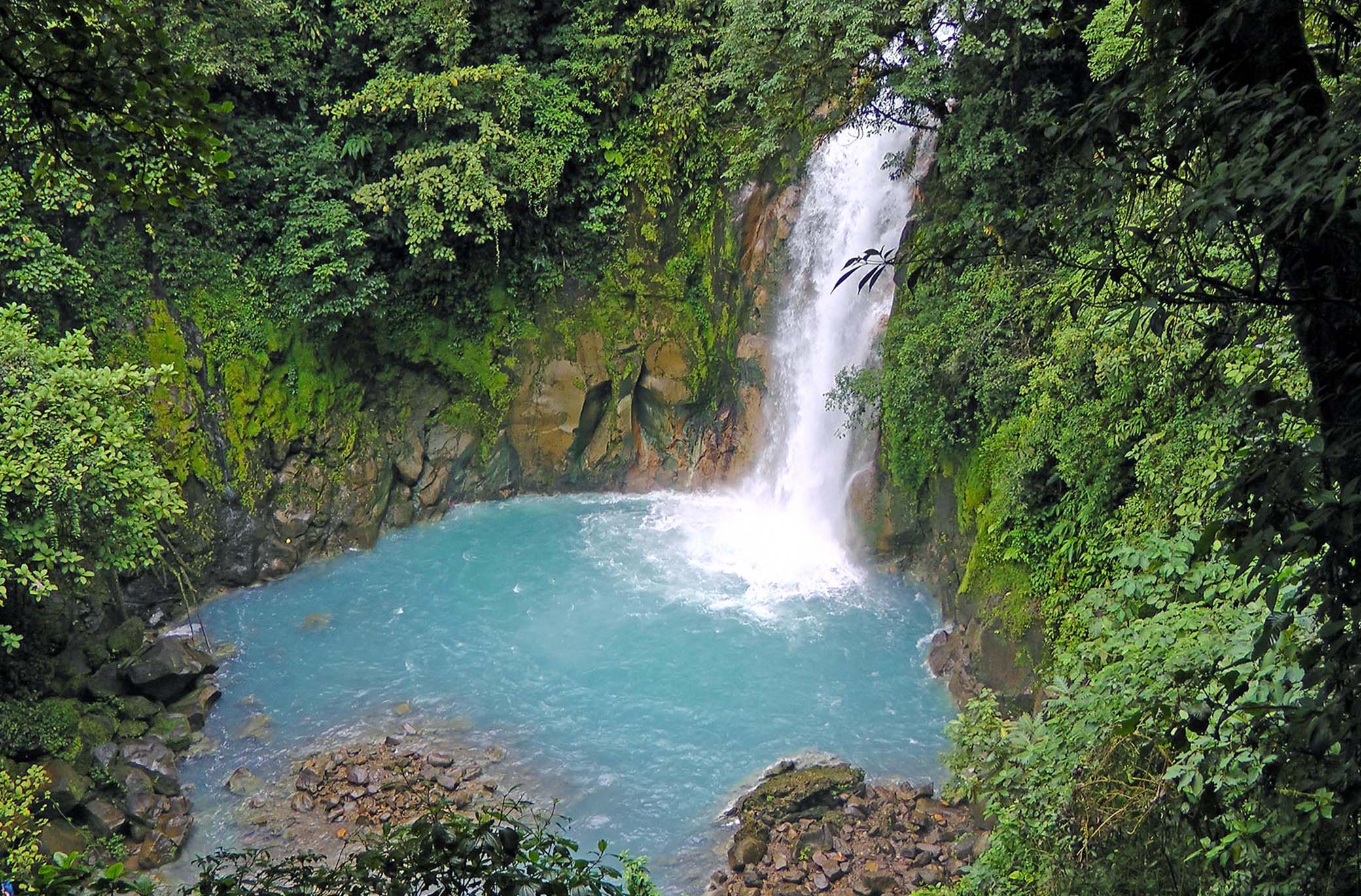 rio celeste costa rica – Expediciones Tropicales